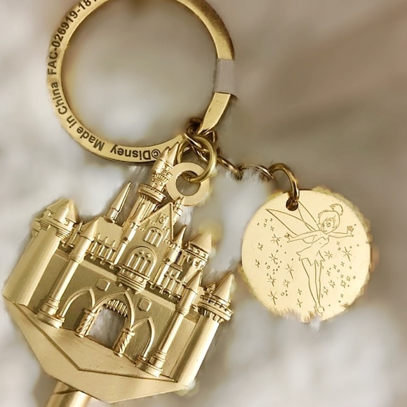 Disney | Accessories | Disney Park Sleeping Beauty Castle Key Keychain ...